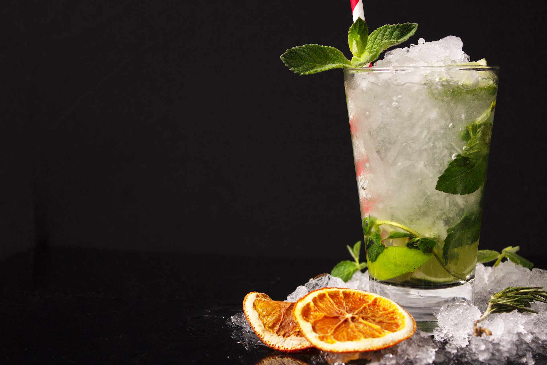 5 DIY συνταγές Cocktail που θα εκπλήξουν τους καλεσμένους σας